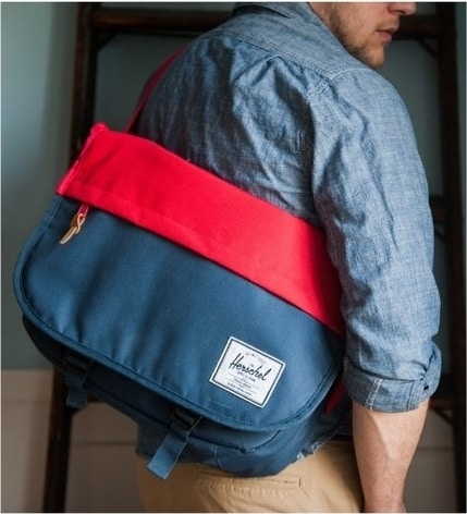 How to Wear a Messenger Bag Properly: 4 Right Ways